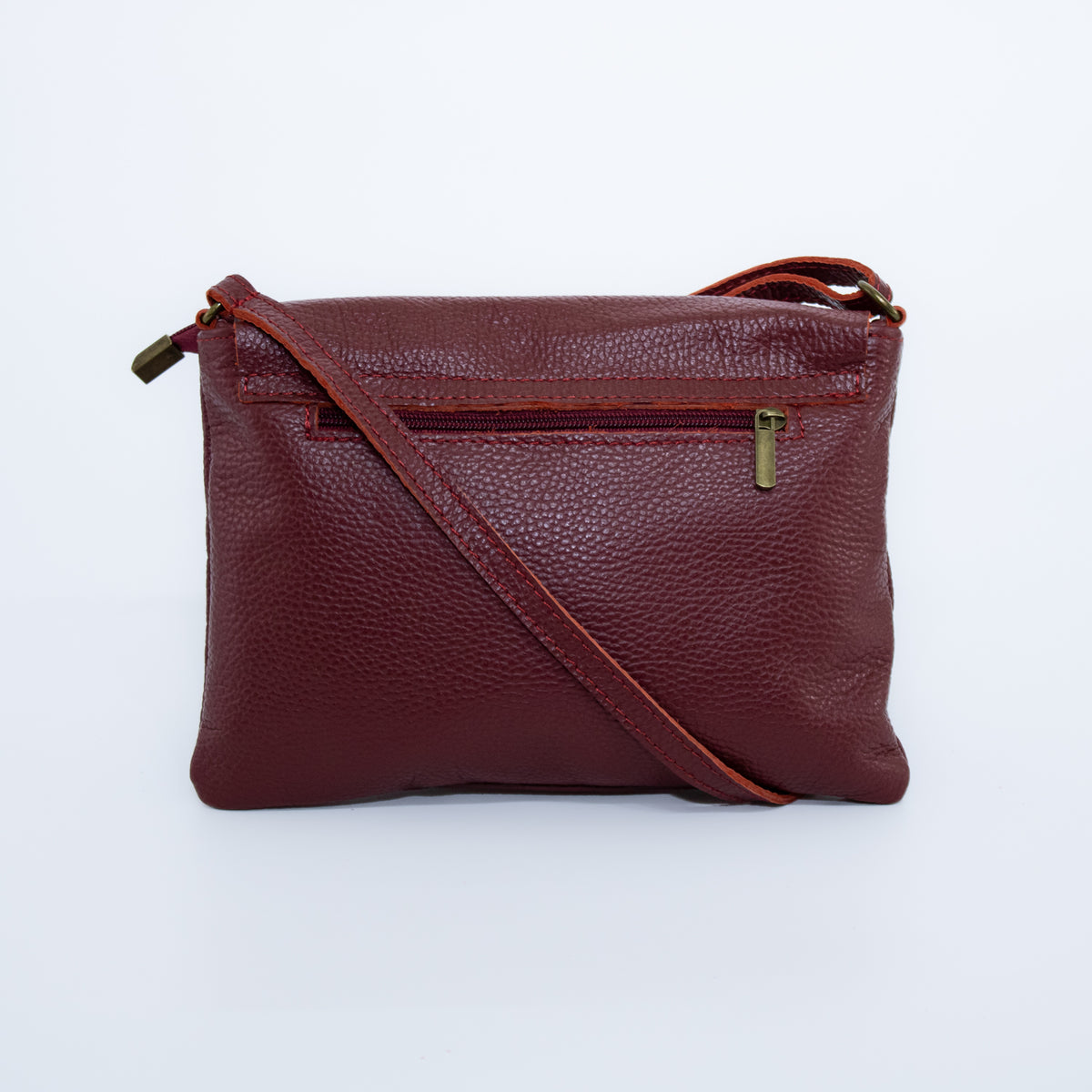 Bandolera Cuero Con Aplicación Metal Burdeo Mailea
